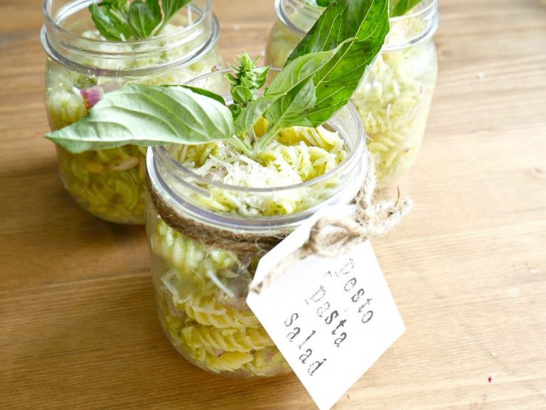 Easy Mason Jar Crafts - Taryn Whiteaker Designs