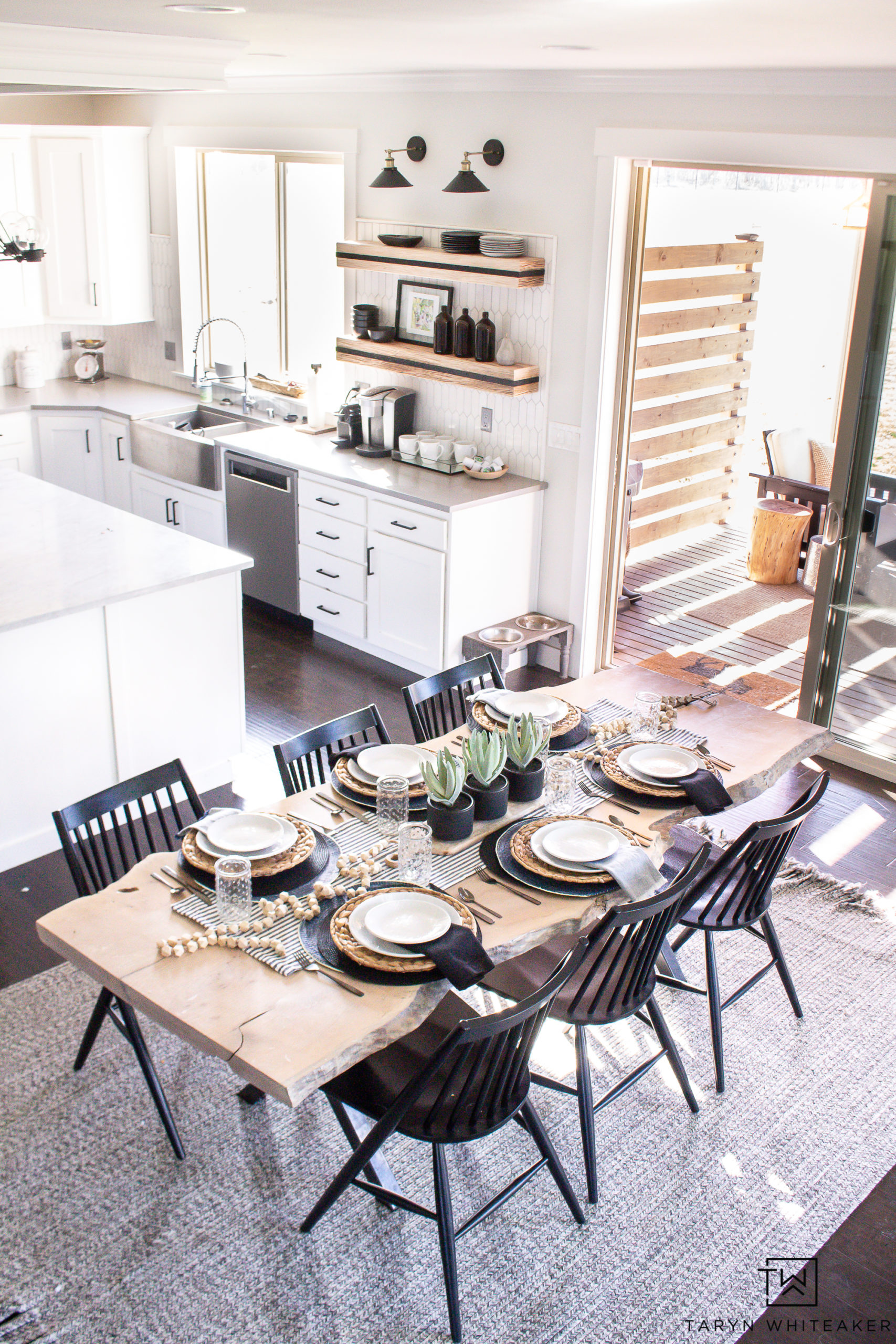 Minimalistic Spring Table Decor - Taryn Whiteaker Designs