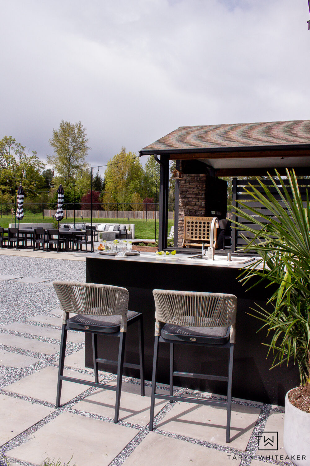 Modern Outdoor Kitchen Design - Taryn Whiteaker Designs
