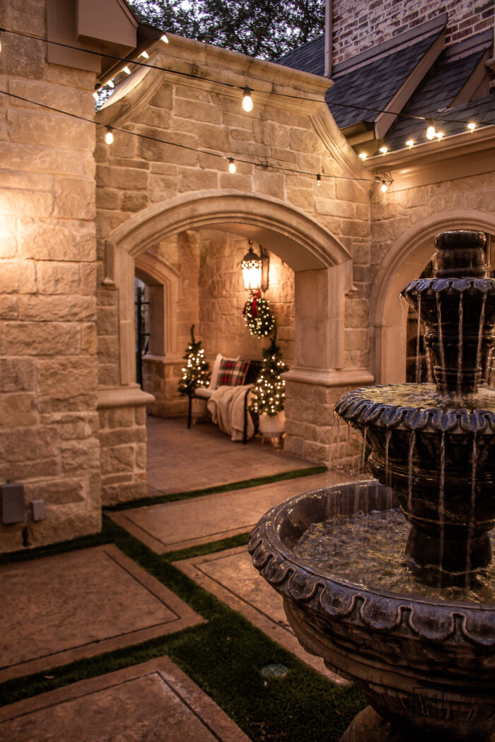 Outdoor Christmas Bench Display - Taryn Whiteaker Designs