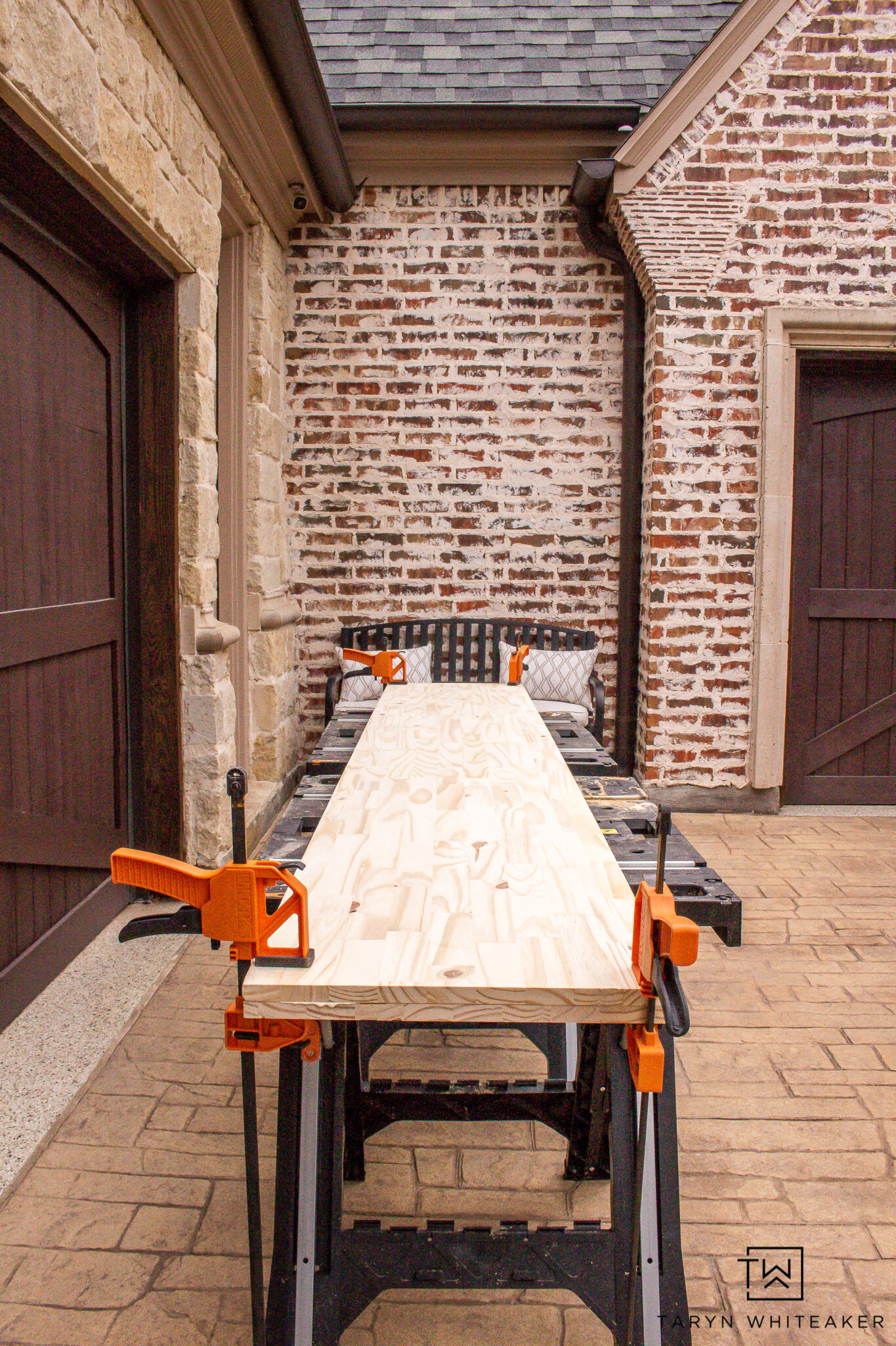 DIY Easy Outdoor Bench - Taryn Whiteaker Designs