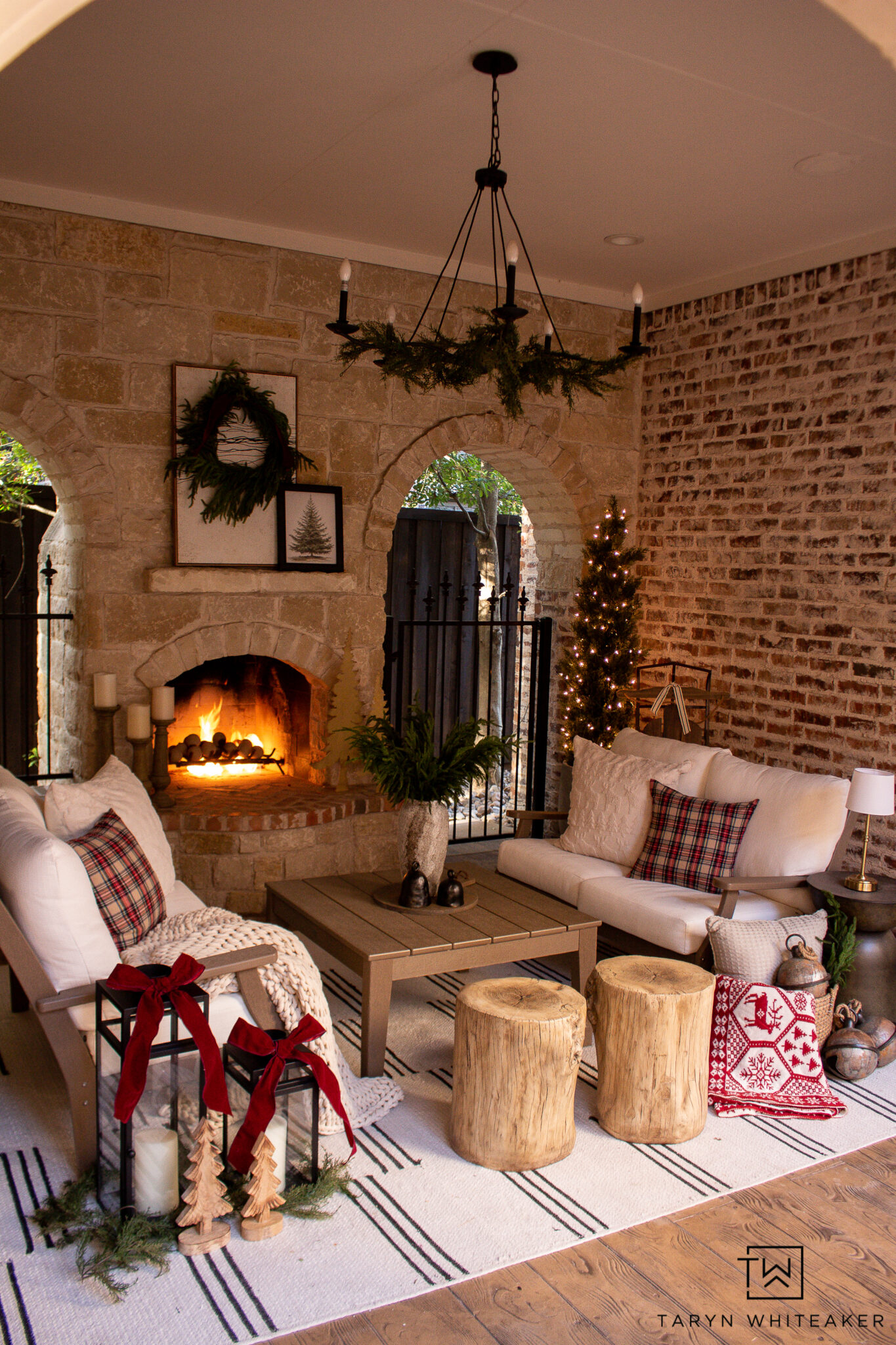 Elegant Outdoor Christmas Seating Area - Taryn Whiteaker Designs