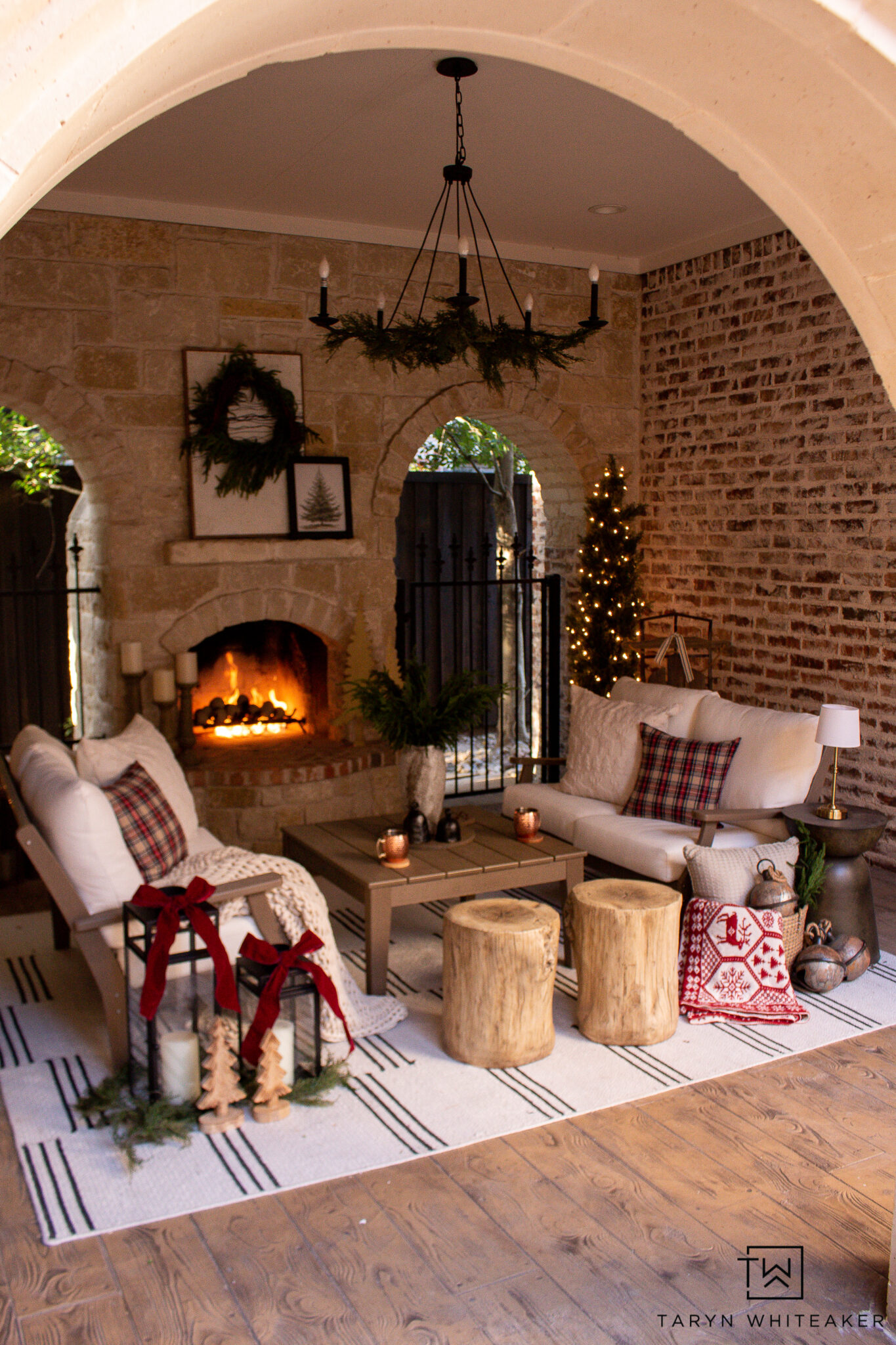 Elegant Outdoor Christmas Seating Area - Taryn Whiteaker Designs