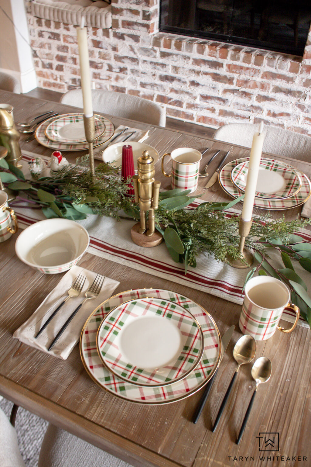 Christmas Brunch Table Decor