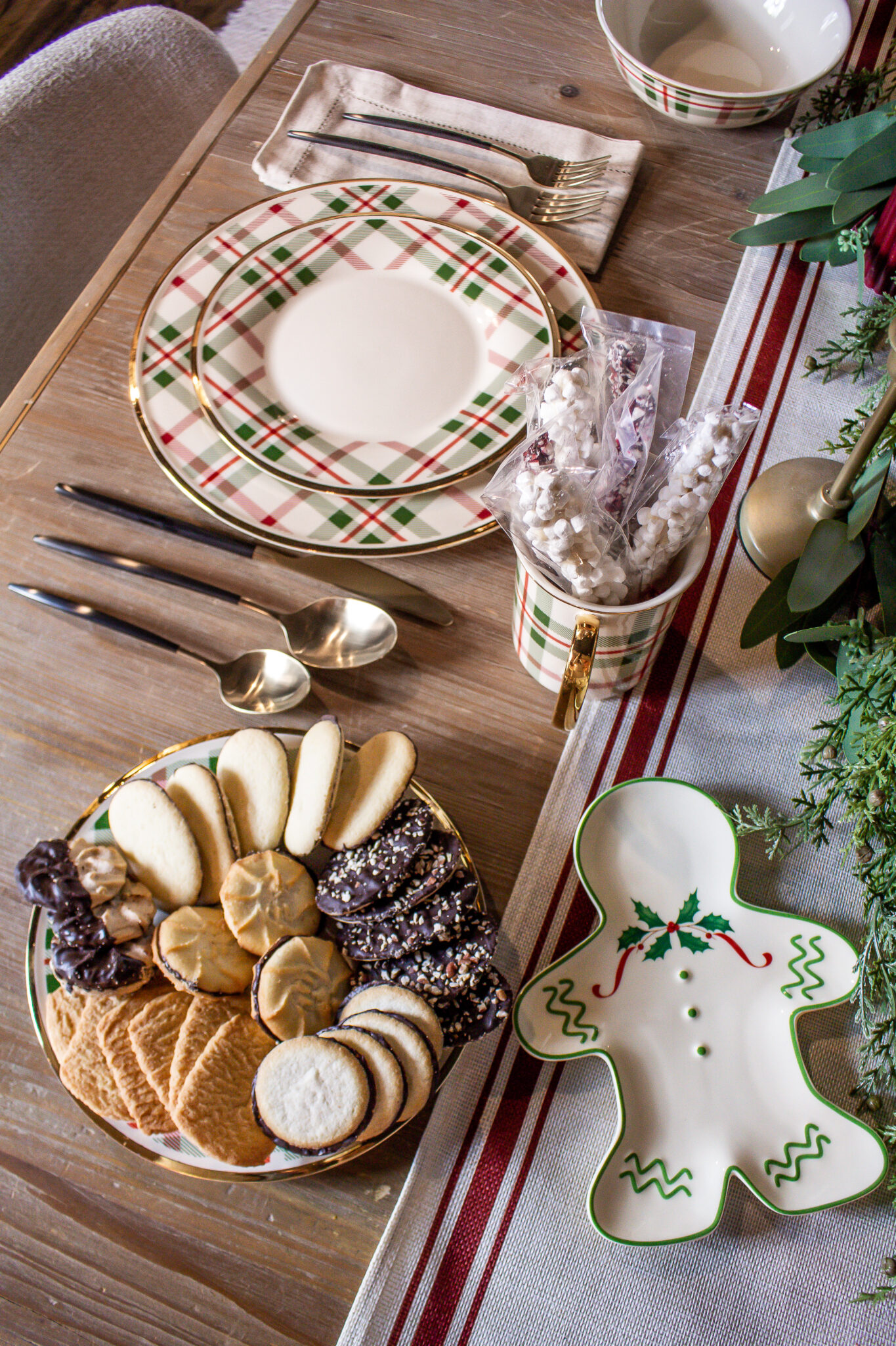 Christmas Brunch Table Decor