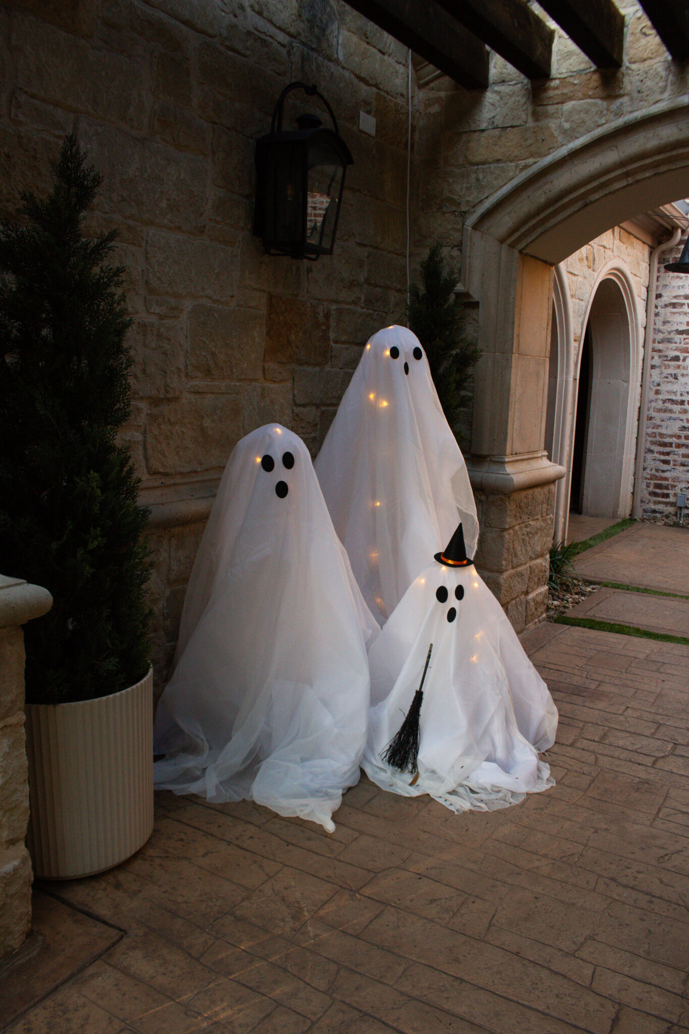 Chic Halloween Outdoor Decor: Elevate Your Patio for Spooky Season ...
